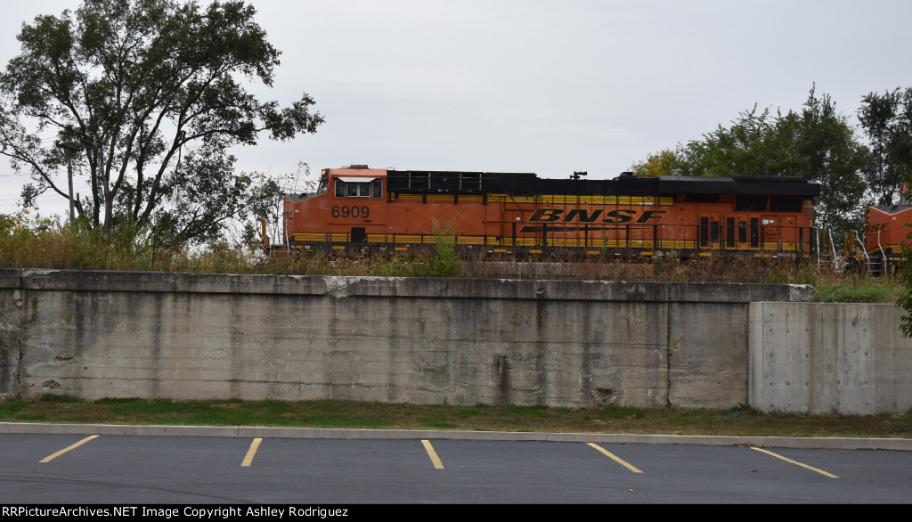 BNSF 6909